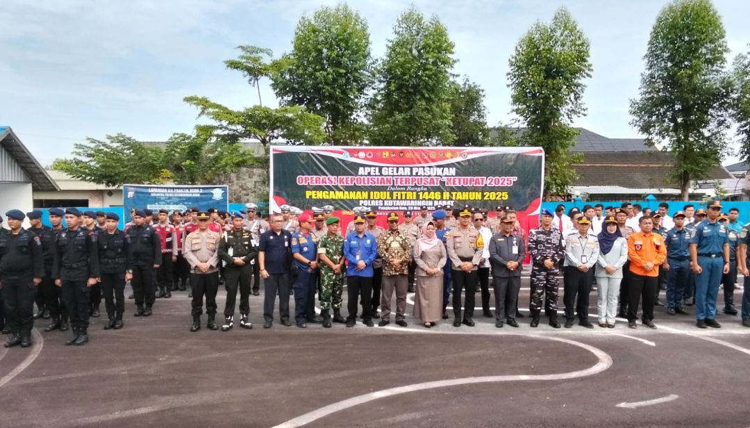 Polres Kotawaringin Barat Melaksanakan Apel Gelar Pasukan Operasi " Ketupat - 2025 "Dalam Rangka ...